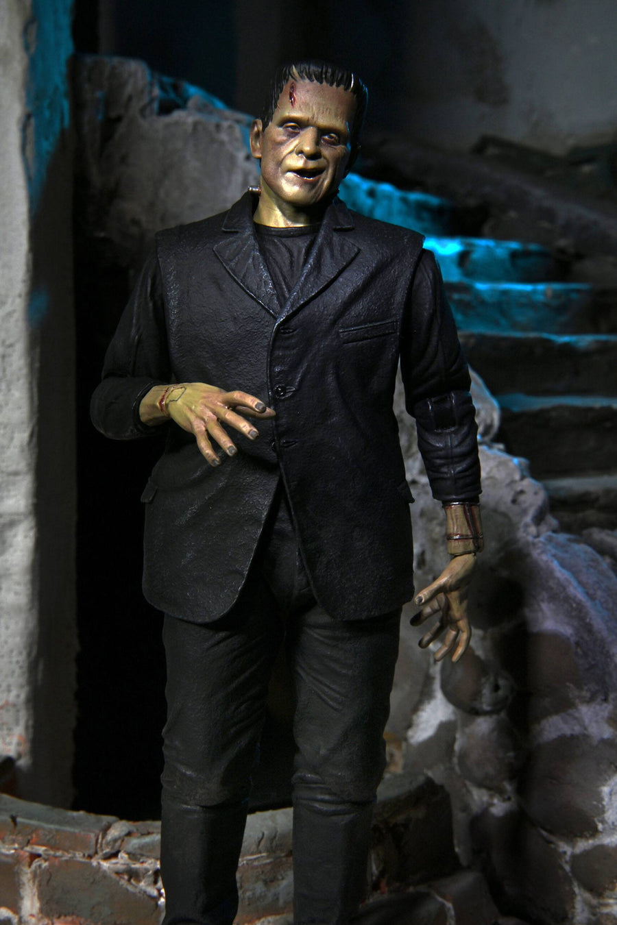 NECA Universal Monsters Ultimate Frankenstein's Monster (Color) 7" Sca ...